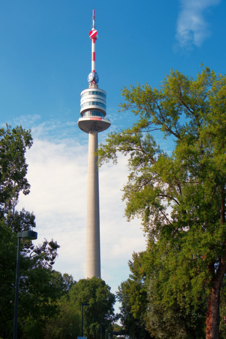 Donauturm und Donaupark: Fanastischer Blick auf Wien und Familien-Spaß ...